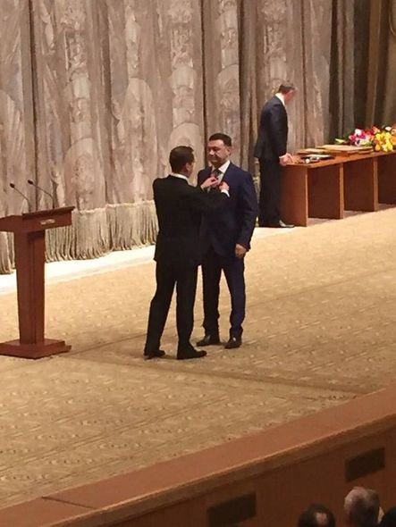 Medvedyev azərbaycanlı məmuru mükafatlandırdı — Foto