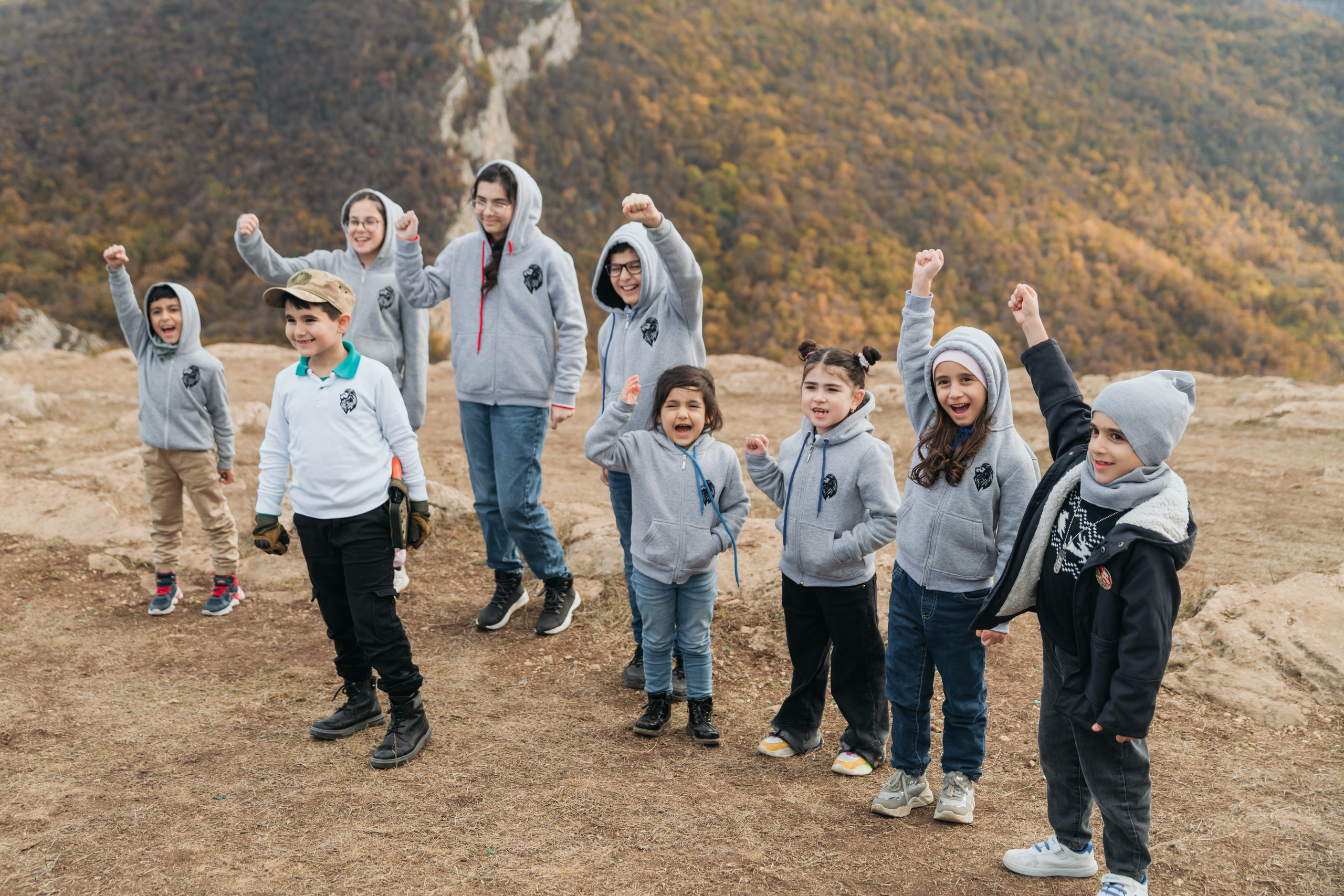 LANDAU School-da təhsil alan şəhid övladları Şuşanı ziyarət edib — Foto ...
