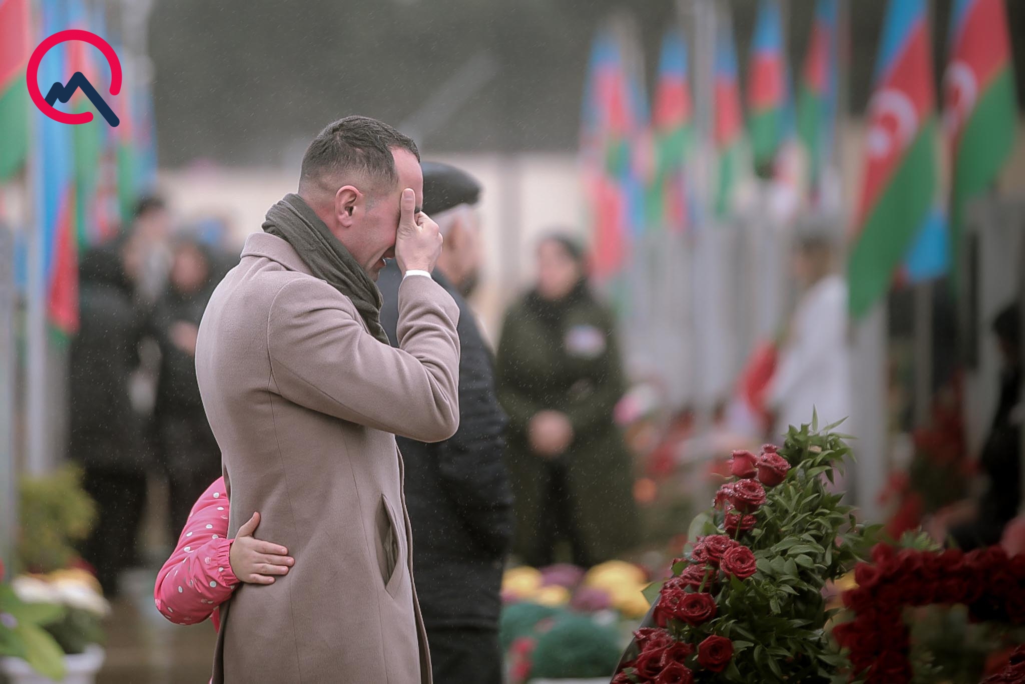 Xalq zəfəri borclu olduğumuz qəhrəmanları anır... — Fotolar