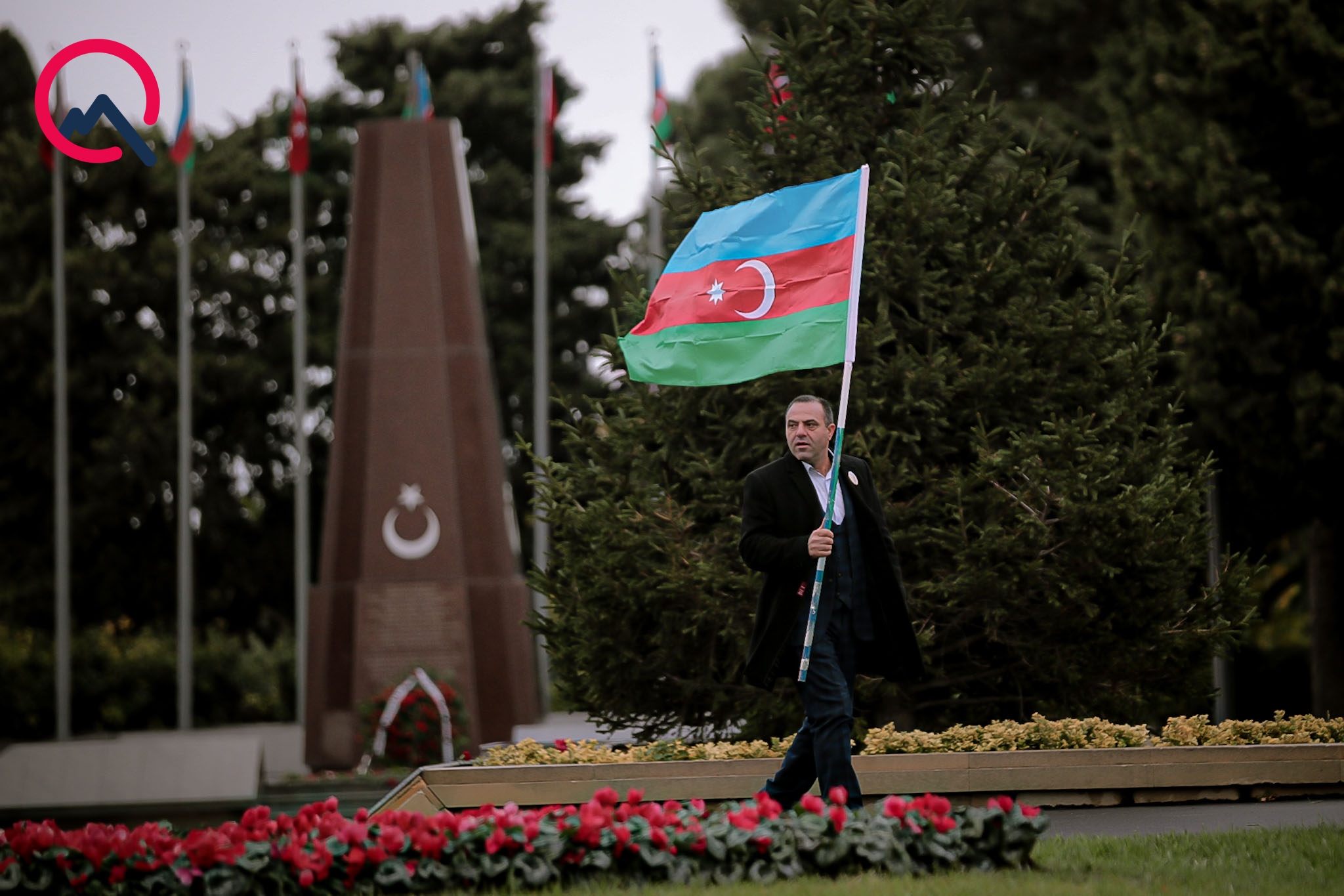 Xalq zəfəri borclu olduğumuz qəhrəmanları anır... — Fotolar