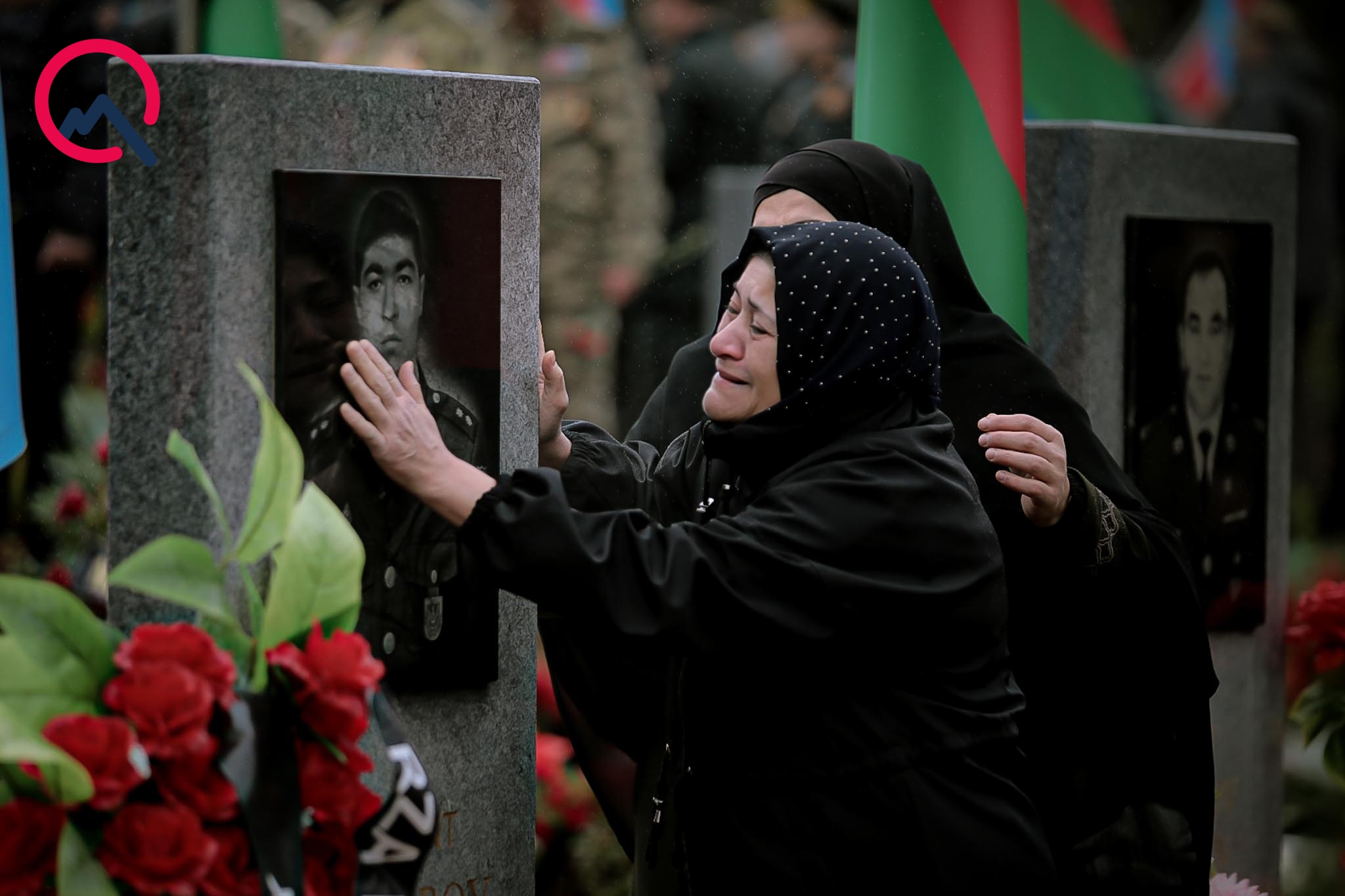 Xalq zəfəri borclu olduğumuz qəhrəmanları anır... — Fotolar