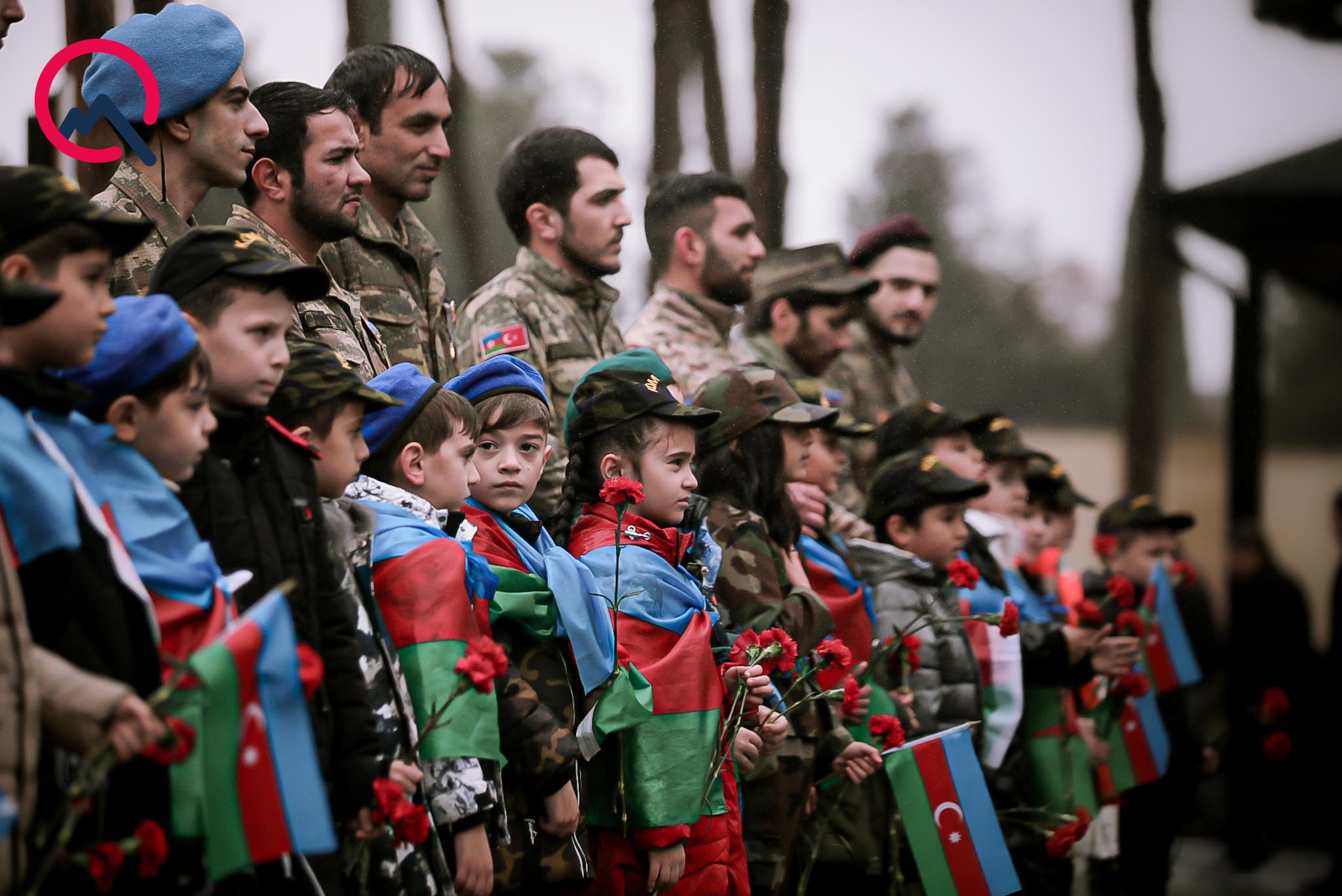 Xalq zəfəri borclu olduğumuz qəhrəmanları anır... — Fotolar