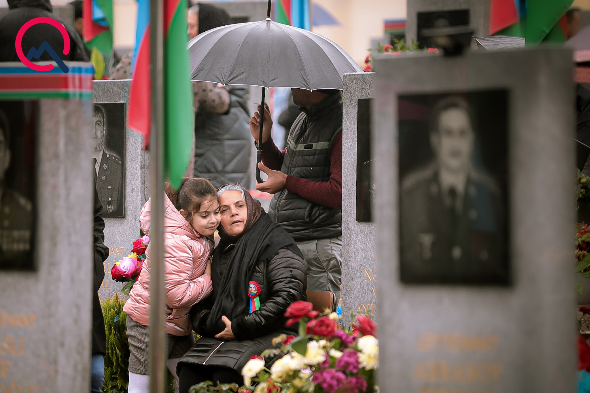 Xalq zəfəri borclu olduğumuz qəhrəmanları anır... — Fotolar