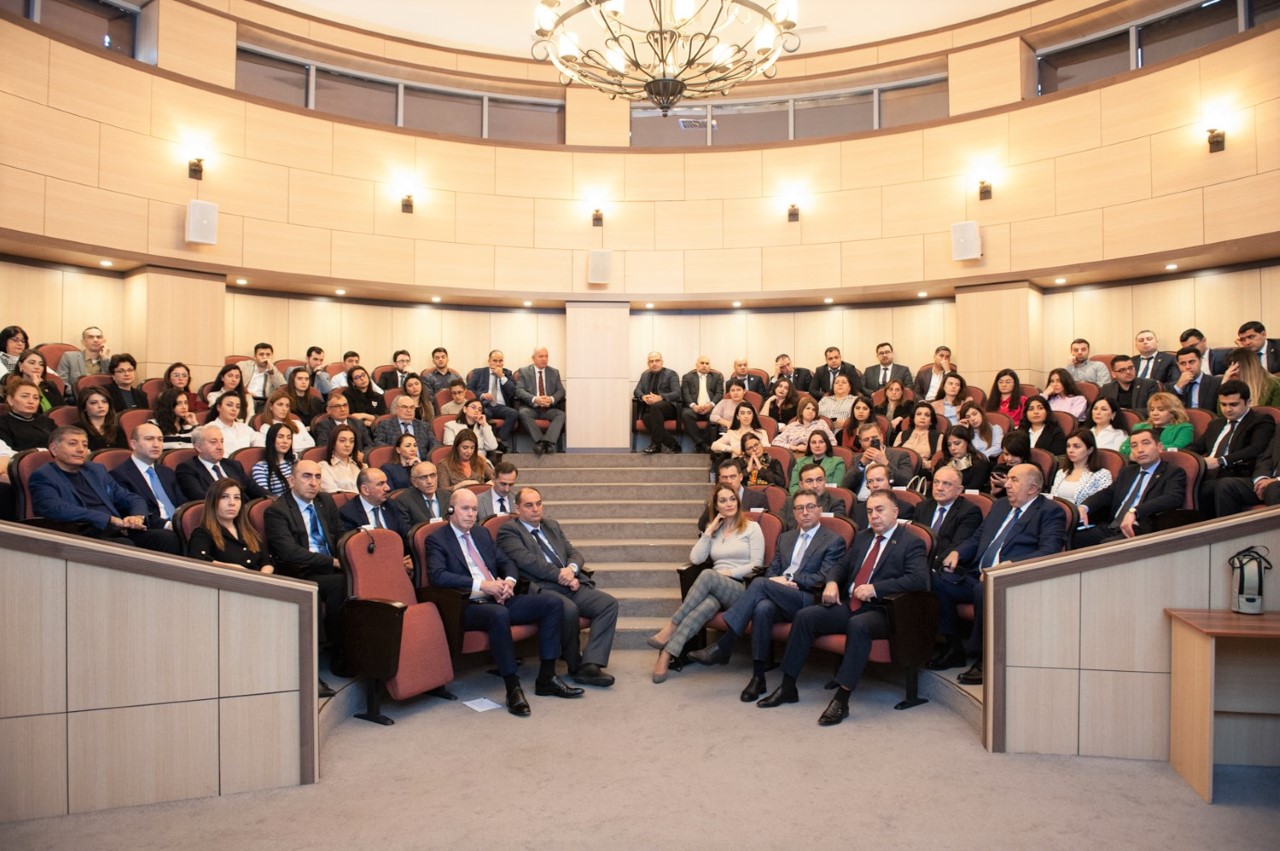 BANM-də bərpa olunan enerji üzrə ilk dərslik təqdim edildi — Fotolar