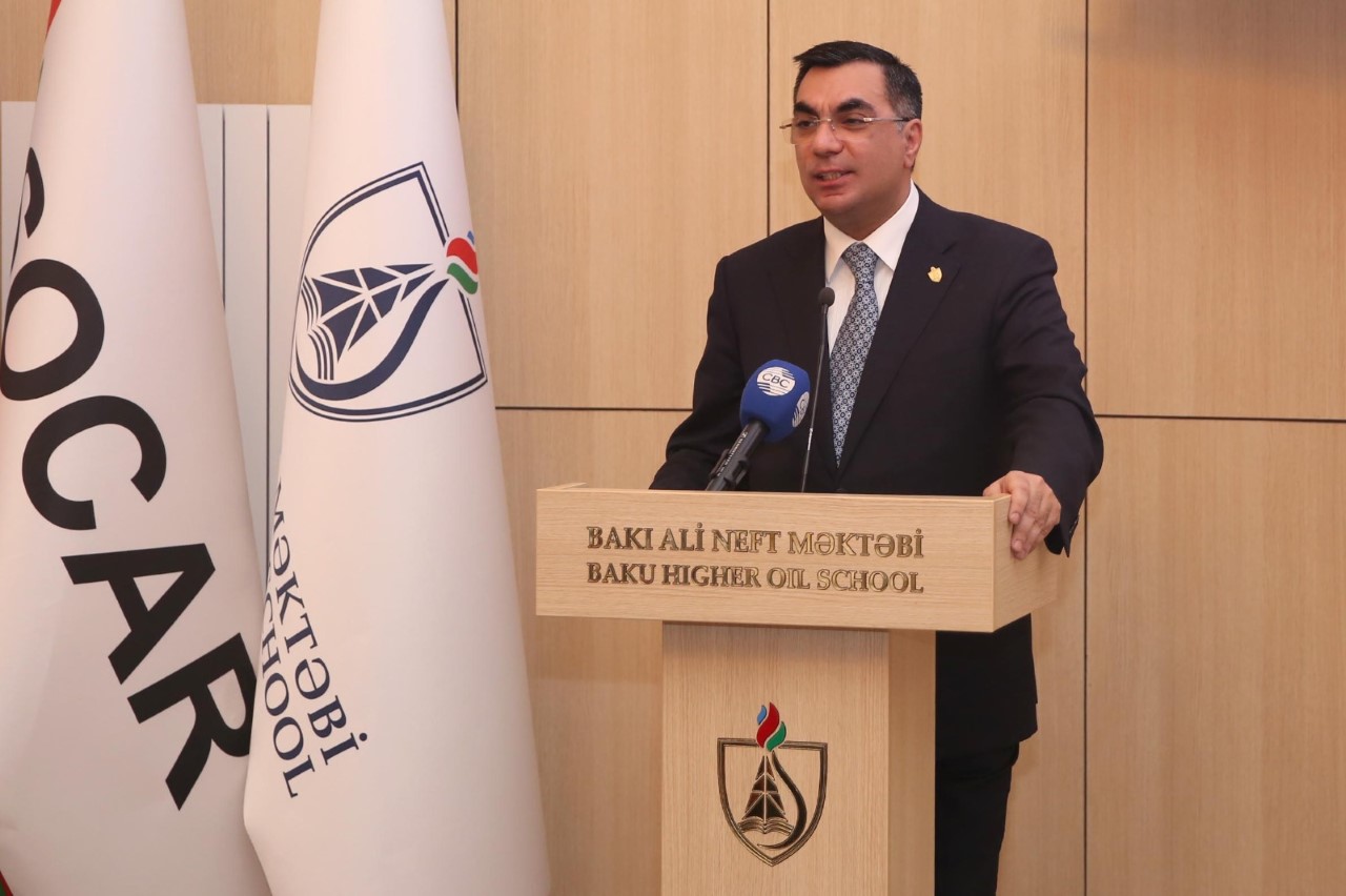 BANM-də bərpa olunan enerji üzrə ilk dərslik təqdim edildi — Fotolar