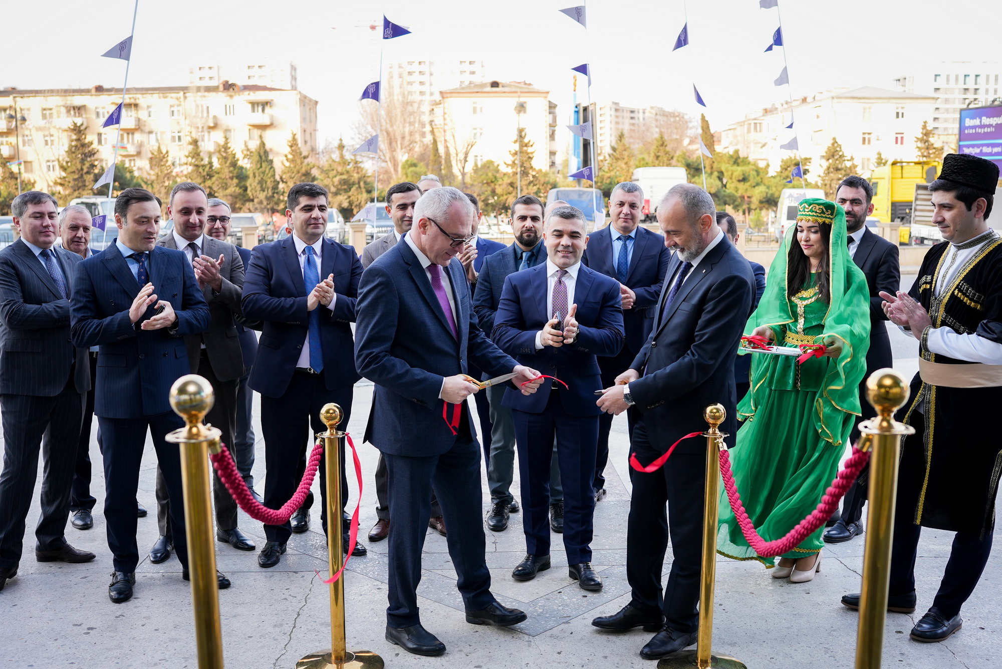 “Bank Respublika”nın Neftçilər filialı yeni konseptdə və yeni ünvanda