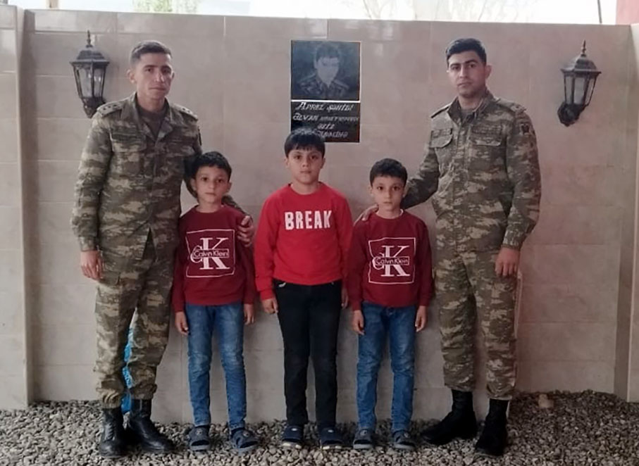 Aprel şəhidlərinin xatirəsi anıldı — Fotolar