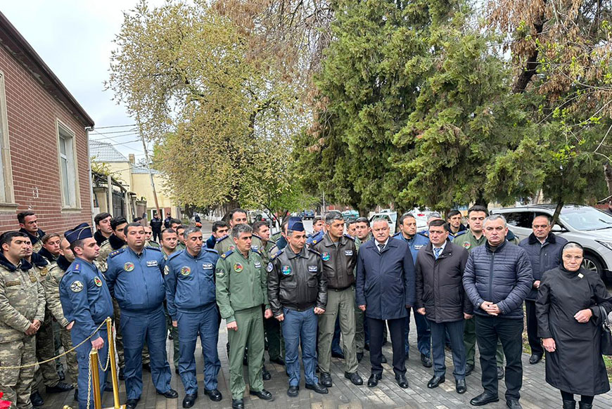 Aprel şəhidlərinin xatirəsi anıldı — Fotolar