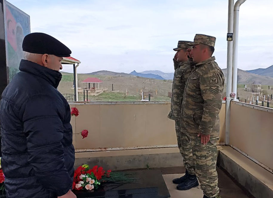 Aprel şəhidlərinin xatirəsi anıldı — Fotolar