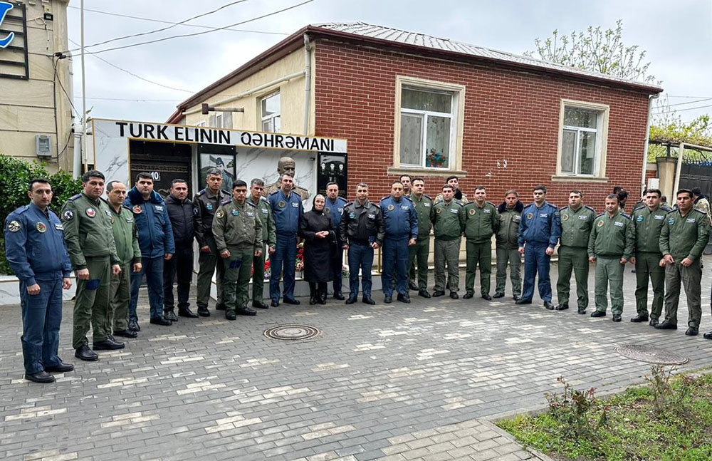 Aprel şəhidlərinin xatirəsi anıldı — Fotolar