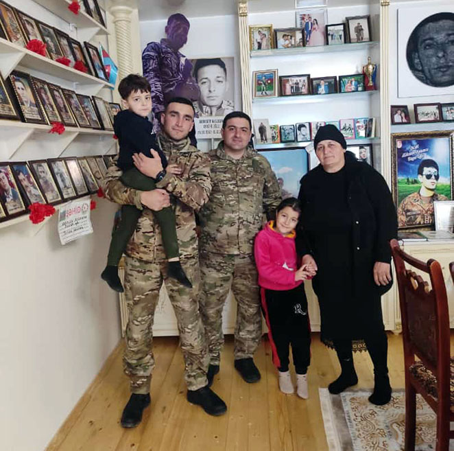 Aprel şəhidlərinin xatirəsi anıldı — Fotolar