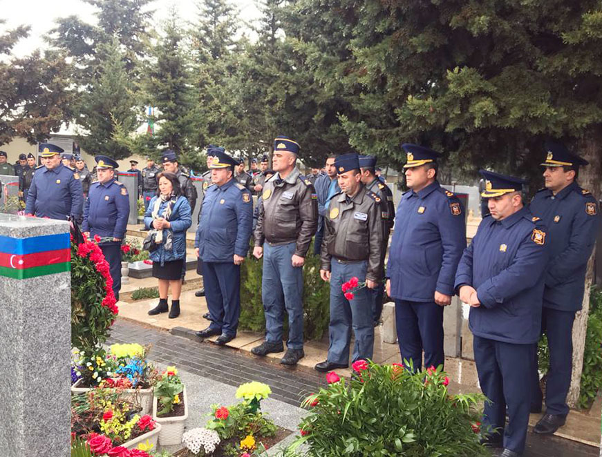 Aprel şəhidlərinin xatirəsi anıldı — Fotolar