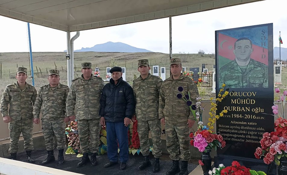 Aprel şəhidlərinin xatirəsi anıldı — Fotolar