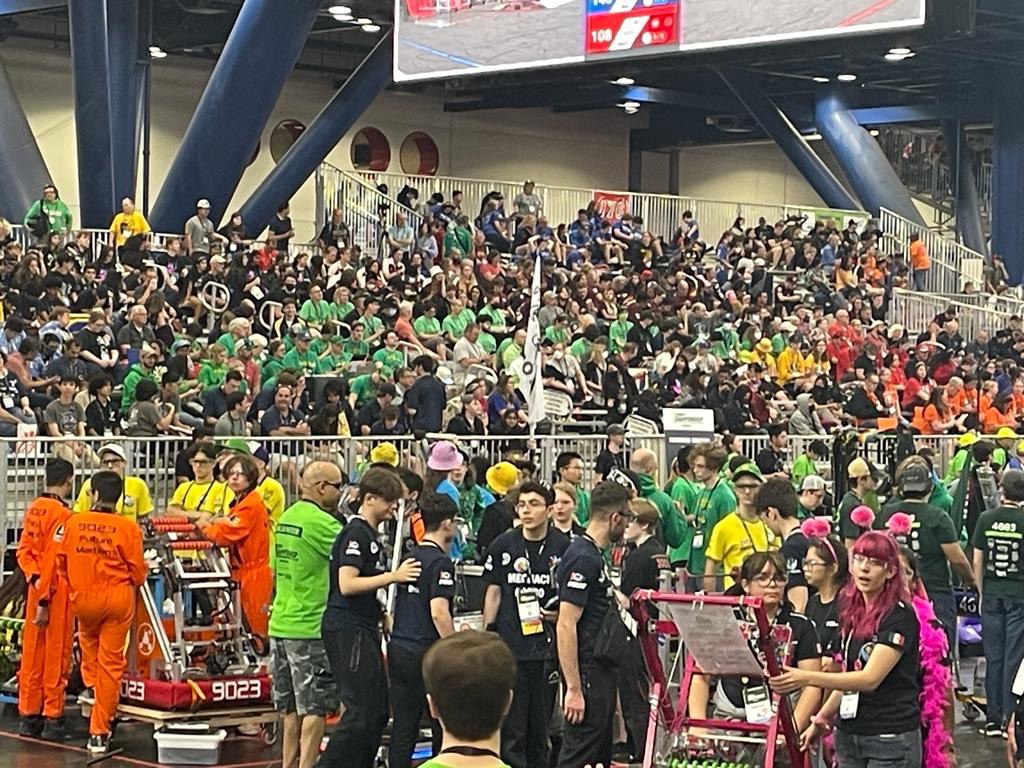 Azərbaycanlı məktəblilərdən beynəlxalq robotexnika müsabiqəsində yüksək ...