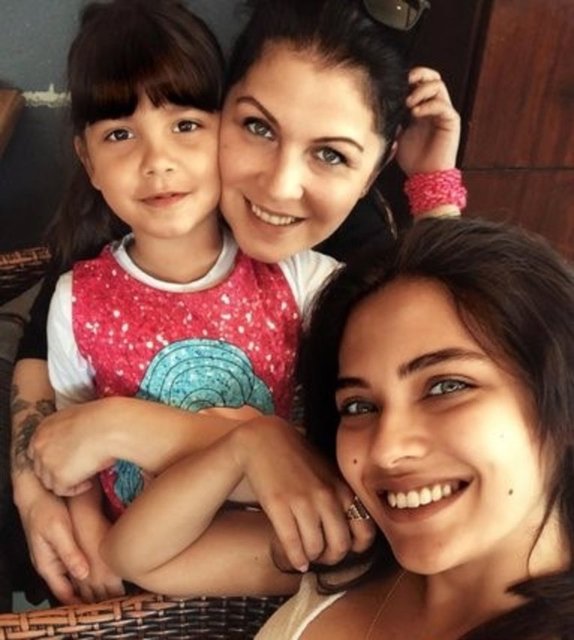 Məşhur aktrisanın anası ailə qurdu — Fotolar